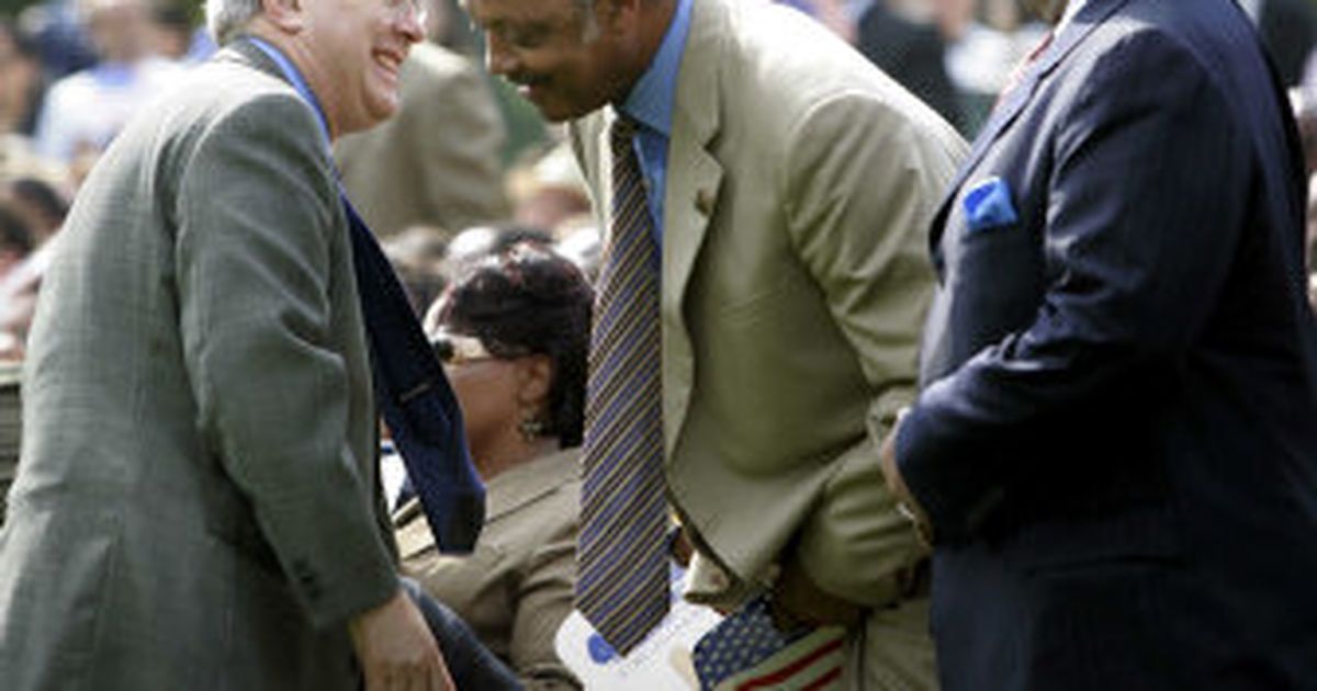 Bush signs extension of Voting Rights Act