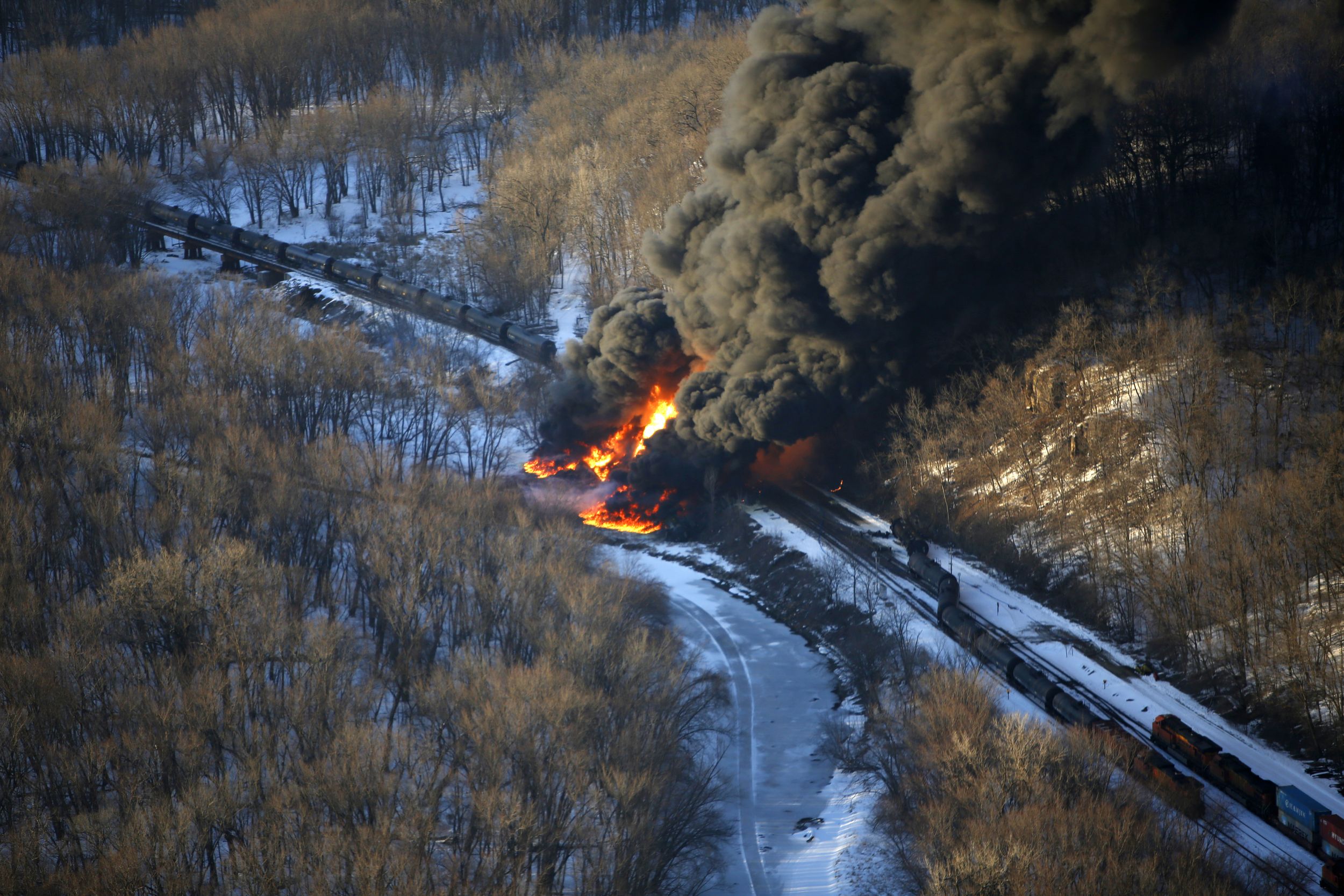 BNSF oil train derails in Illinois | The Spokesman-Review