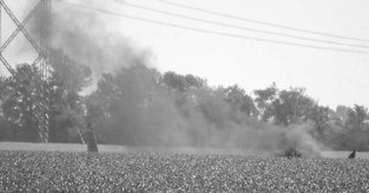 Guard F-15 fighter jet crashes in Indiana field