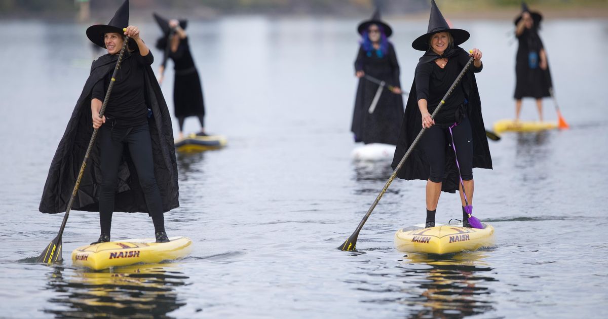 100s of Oregon ‘witches’ paddle down river, minus the brooms