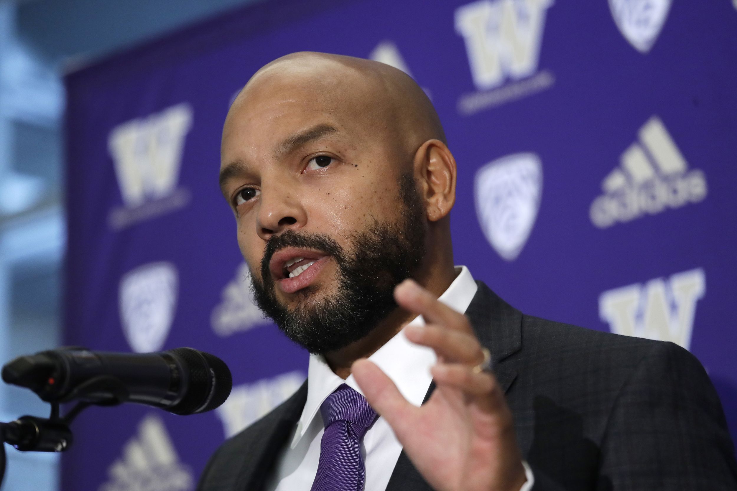 Washington football coach Jimmy Lake plans to organize meetings between ...