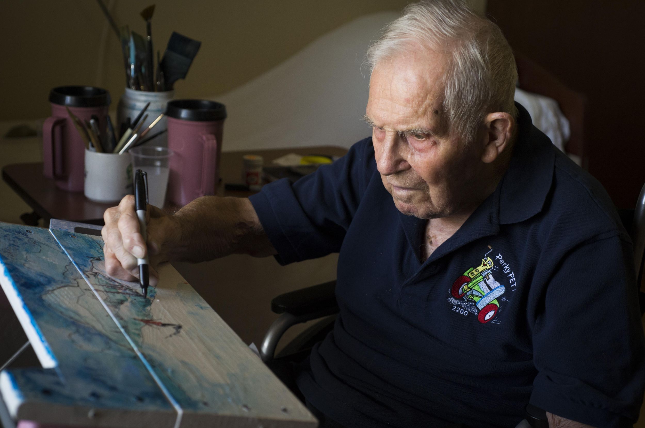 WWII veteran uses art talent to help disabled people around world | The ...