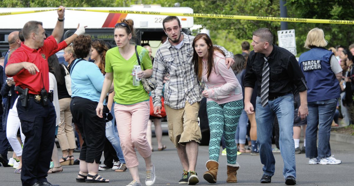 Shooting at Oregon school leaves boy, 14, and teenage gunman dead | The ...