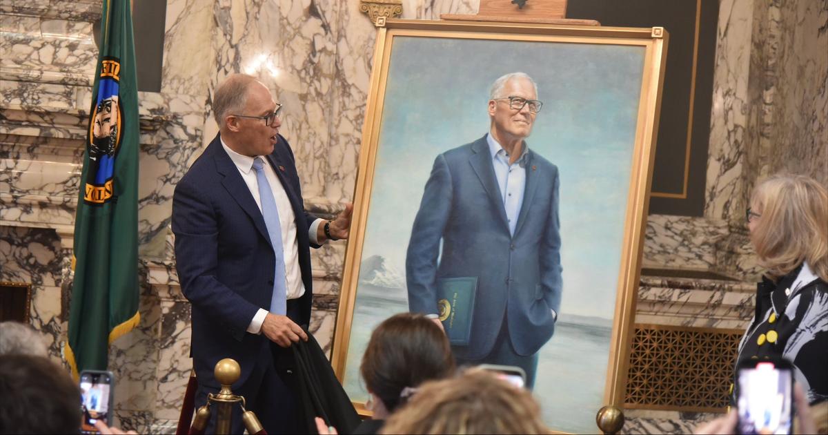 Gov. Inslee unveils official portrait painted by Spokane native
