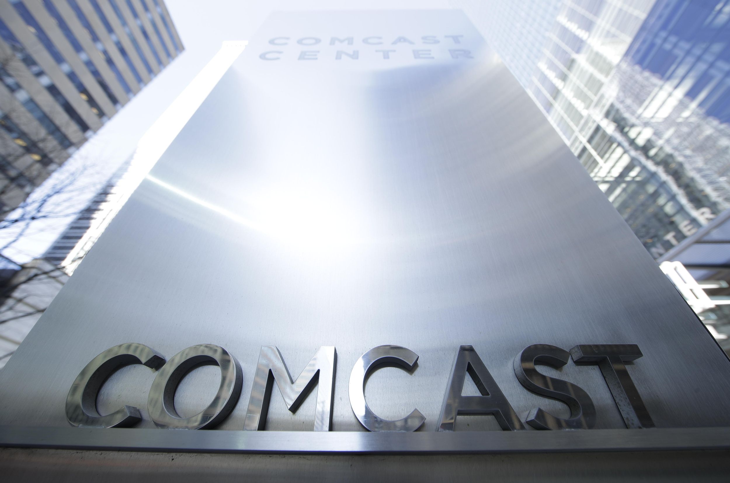 Comcast enters wireless business with $45-a-month service