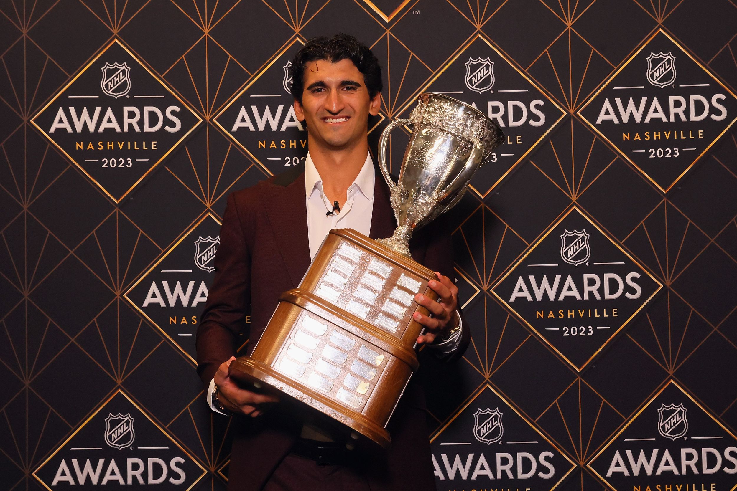 Kraken center Matty Beniers wins NHL rookie of the year award | The ...