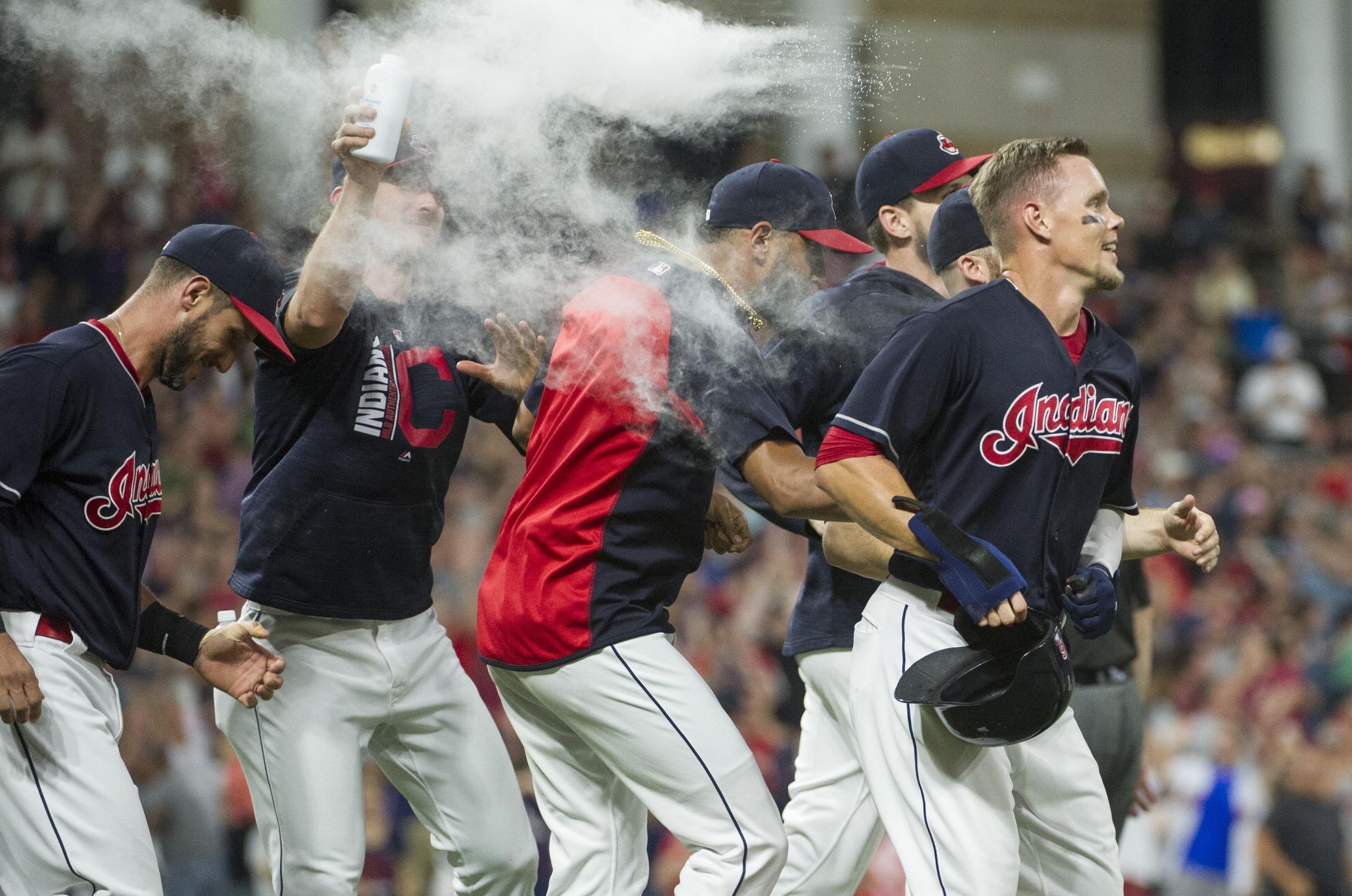 MLB roundup: Indians score in ninth to fend off Red Sox