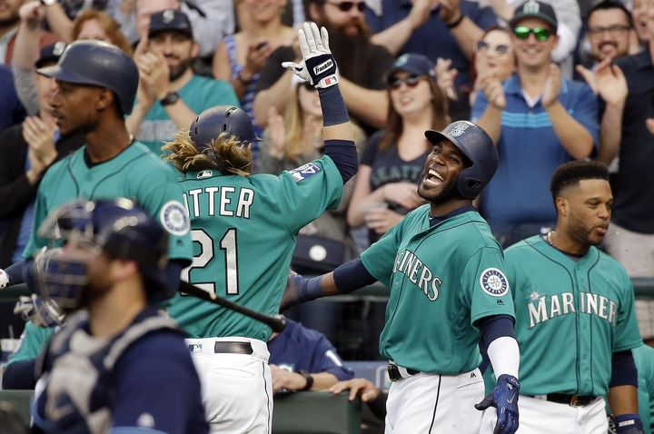 Danny Valencia, Taylor Motter lead Mariners power surge in 12-4 win ...