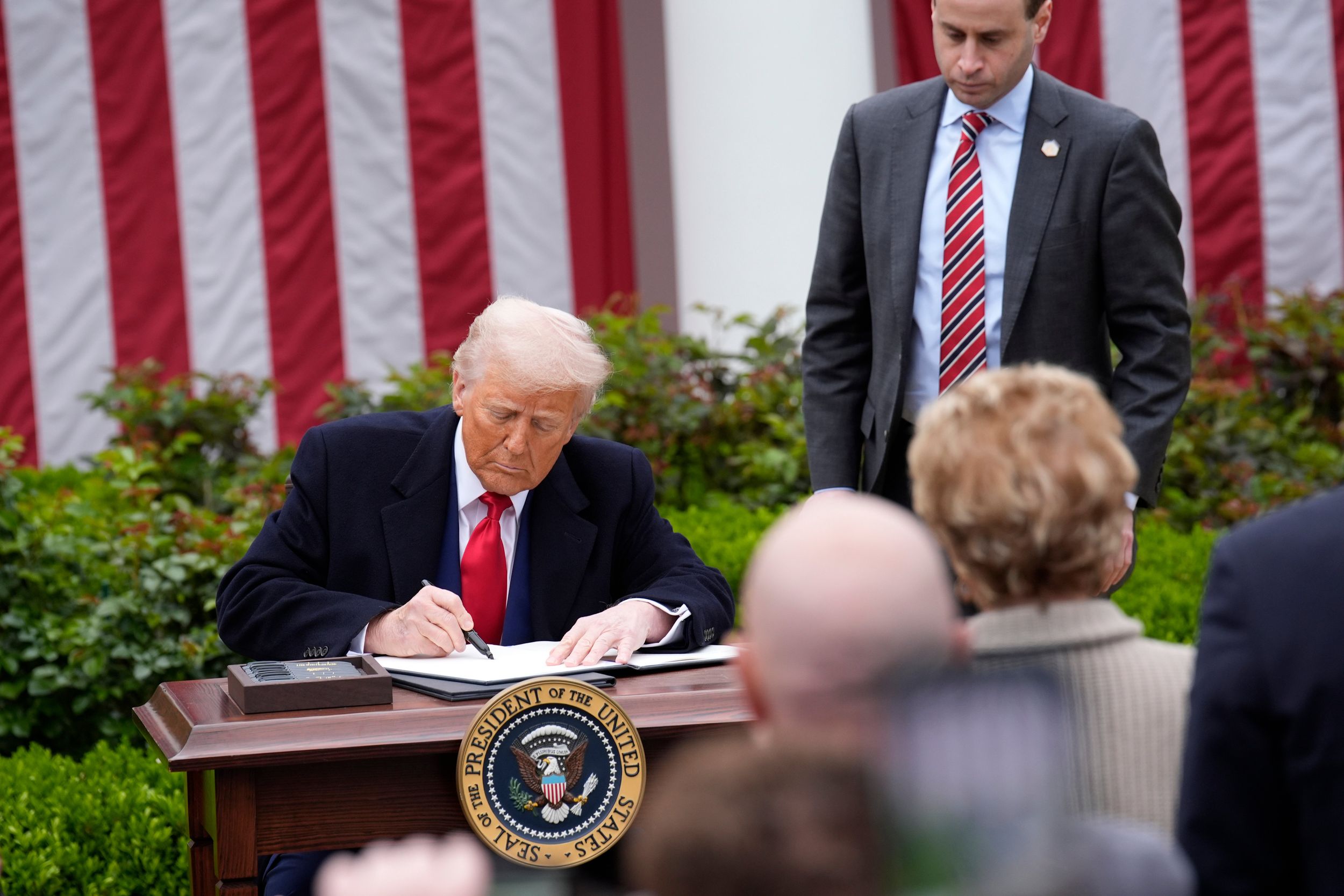 Cantwell and top Senate Republican introduce bill to give Congress ...