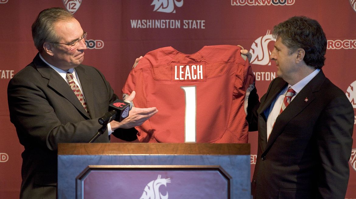 A Grip on Sports: As Bill Moos retires at Nebraska, his complicated WSU ...