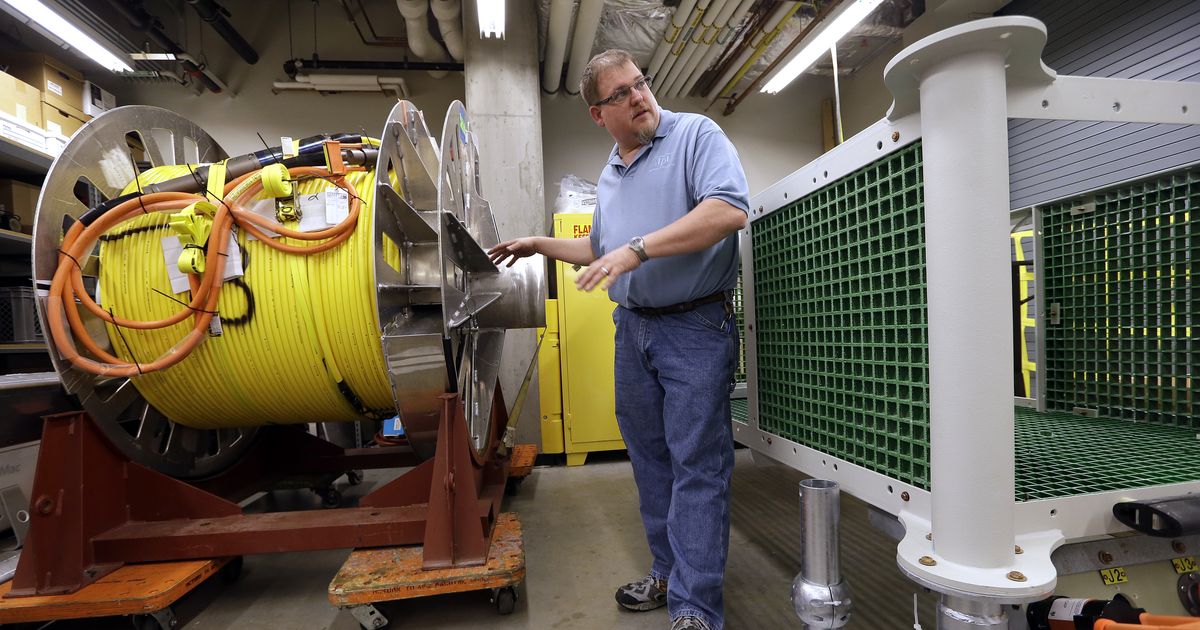 Scientists creating undersea laboratory