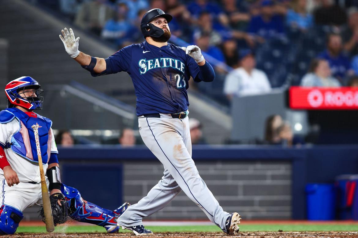 Rowdy Tellez hits grand slam in front of biggest fan to fuel Mariners win