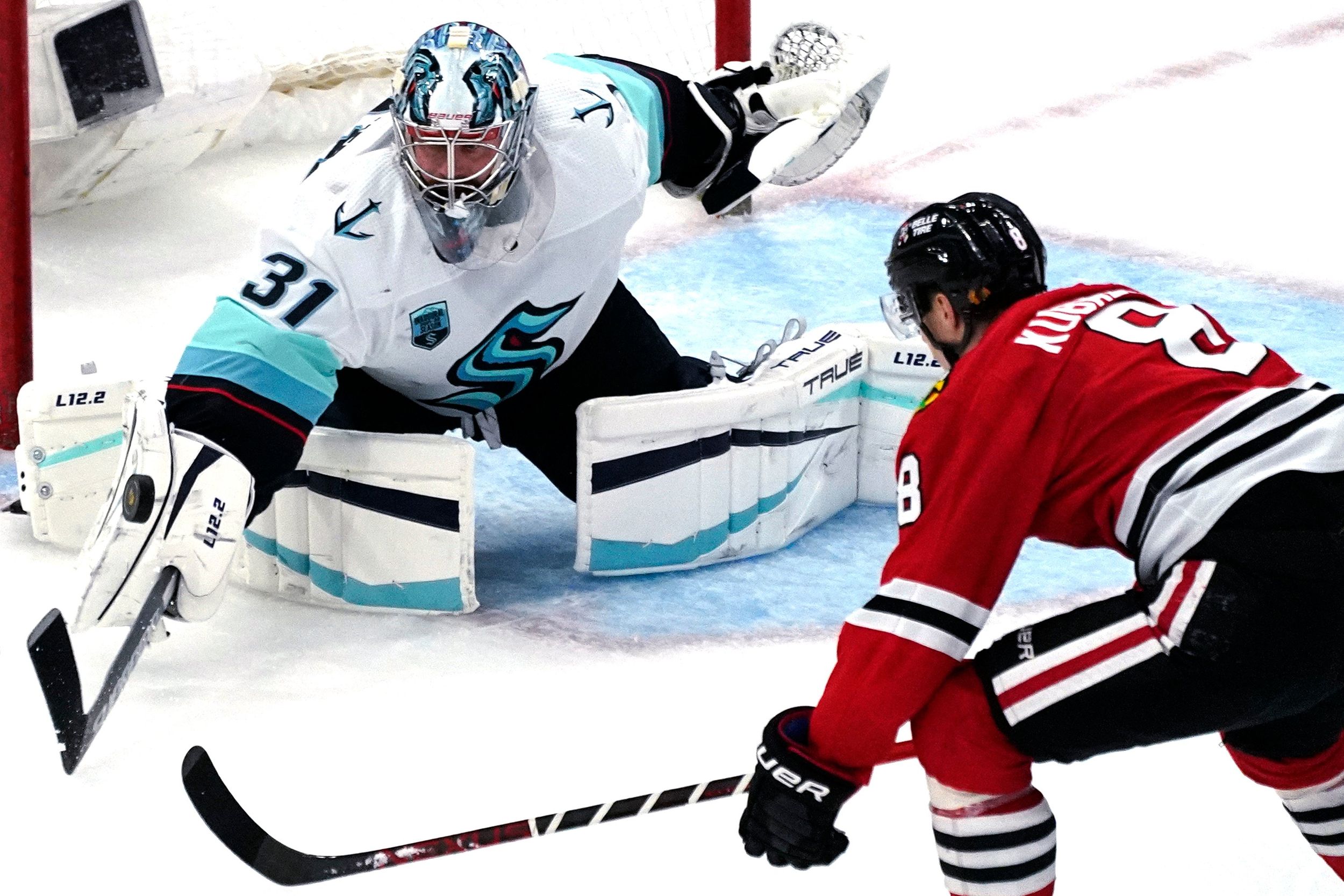 Philipp Grubauer, Kraken blank sinking Blackhawks 2-0