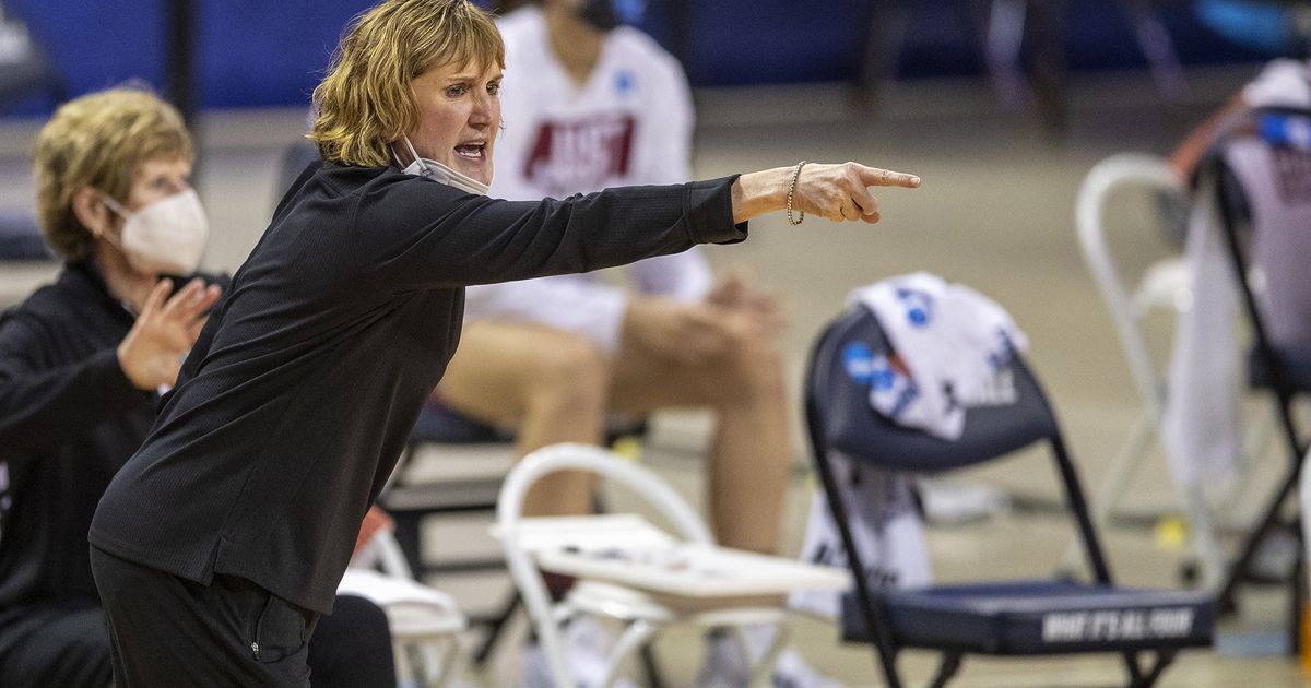 Washington State Rewards Head Womens Basketball Coach Kamie Ethridge