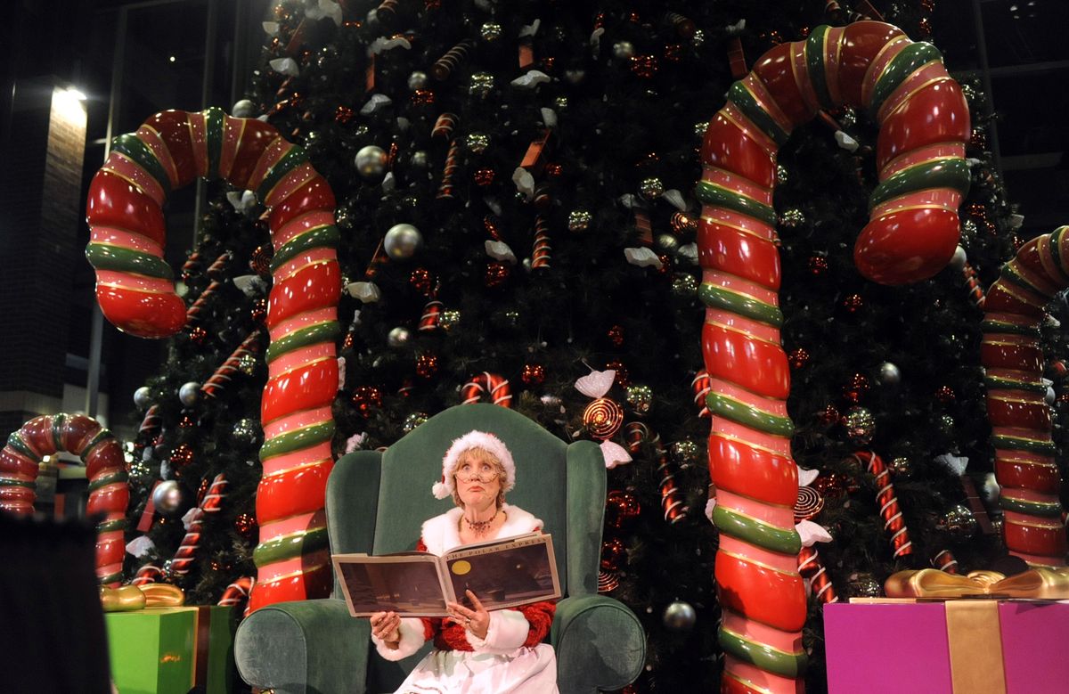 Santa arrives - Nov. 26, 2009 | The Spokesman-Review