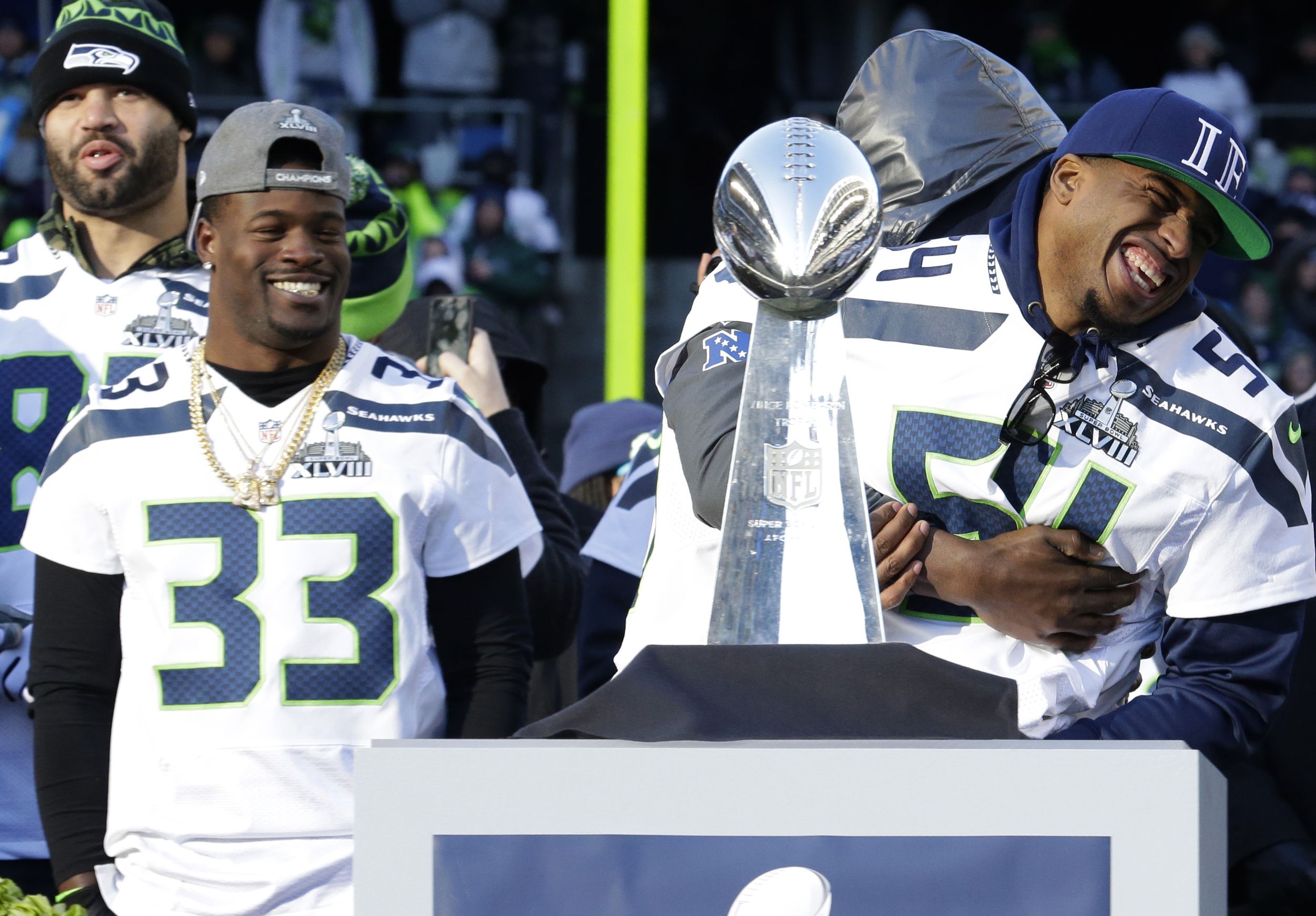 Seahaws parade through Seattle in front of 700,000 fans - Feb. 6, 2014 ...
