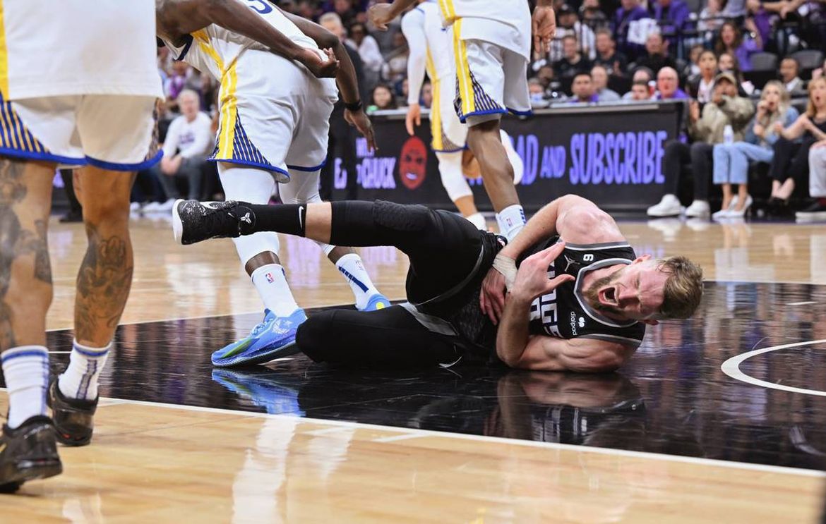 Former Gonzaga standout Domantas Sabonis takes a beating, suffers controversial calls in Kings ...