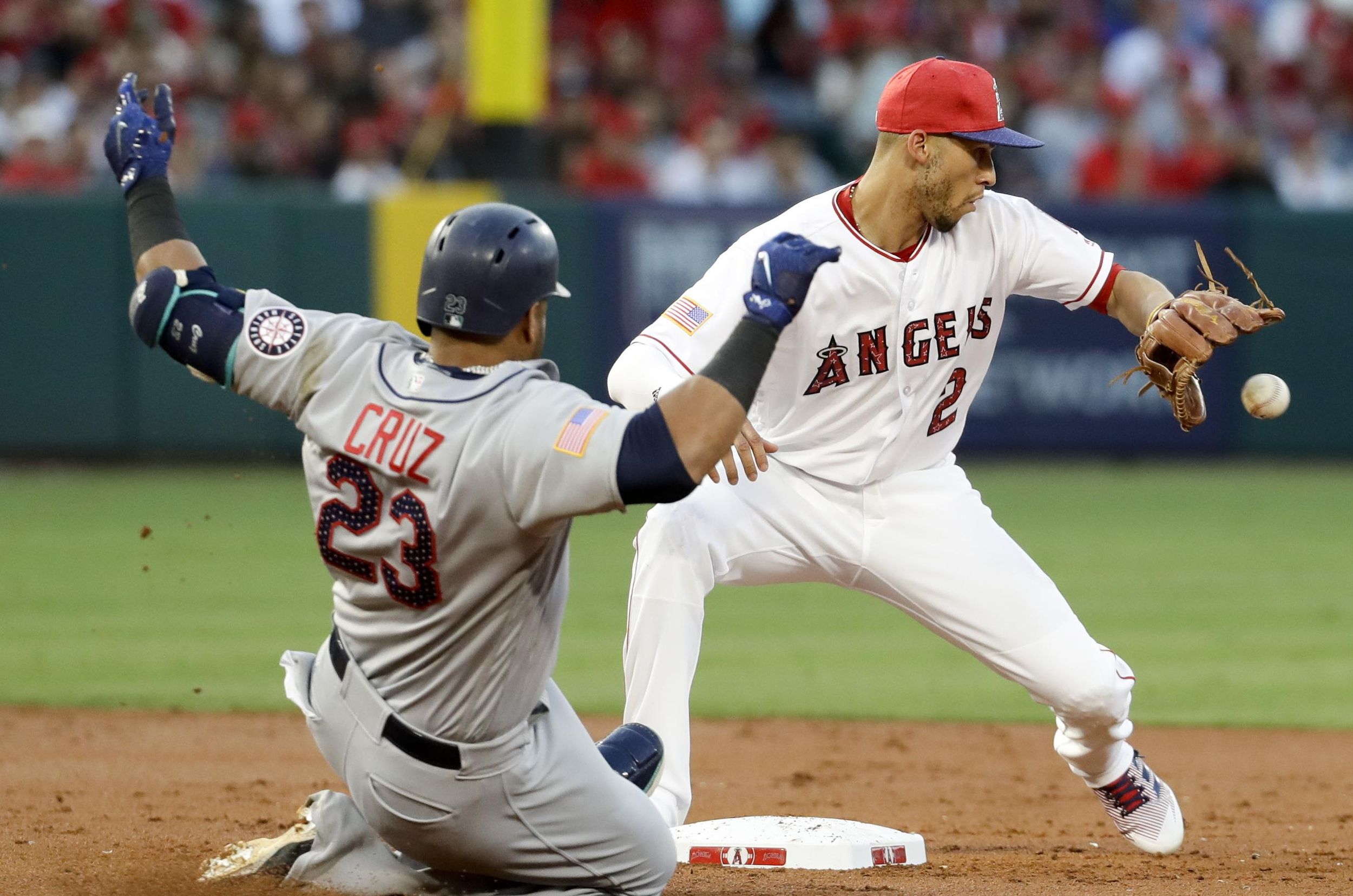 Nelson Cruz leaves with injury and Mariners shut out by Nolasco and ...