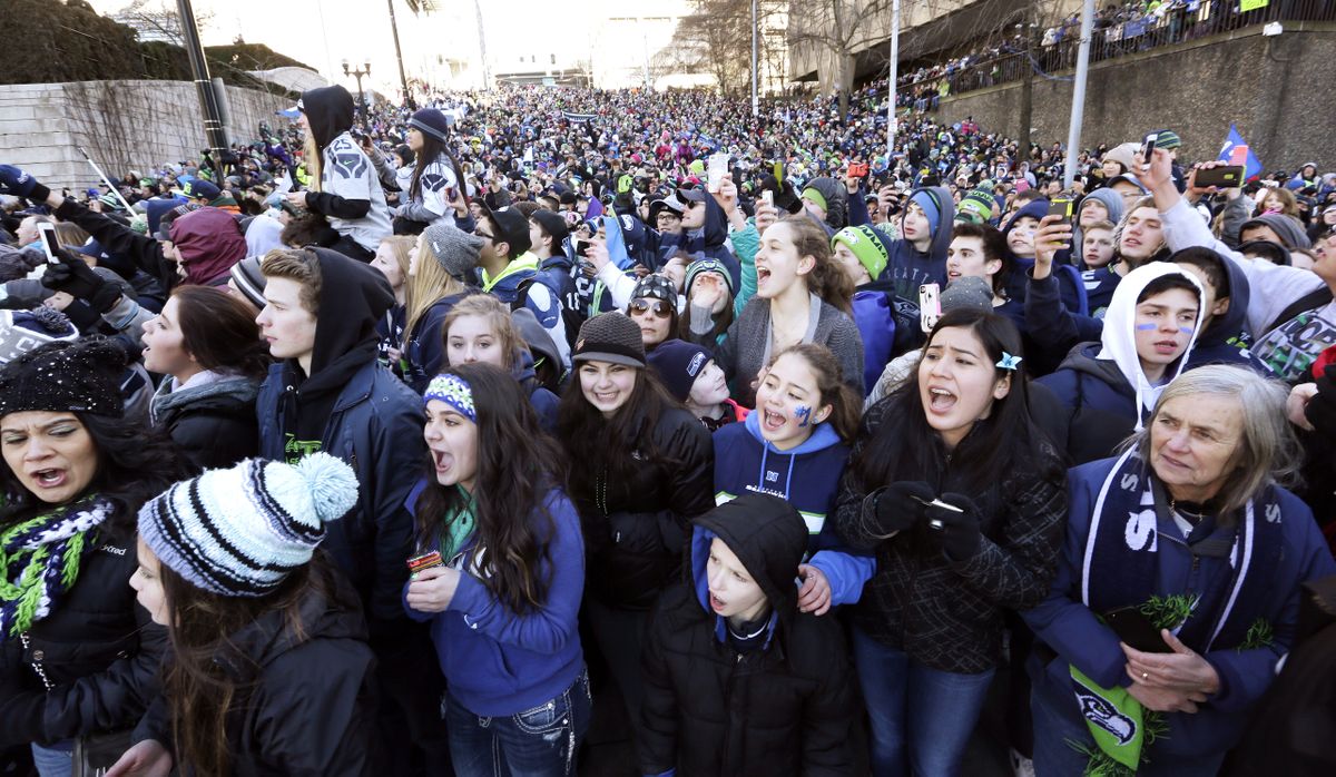 Seahaws parade through Seattle in front of 700,000 fans - Feb. 6, 2014 ...