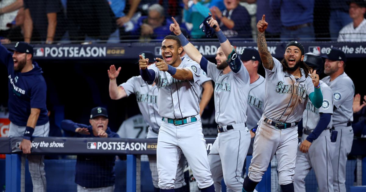 Mariners complete wild comeback, beat Blue Jays to advance to ALDS