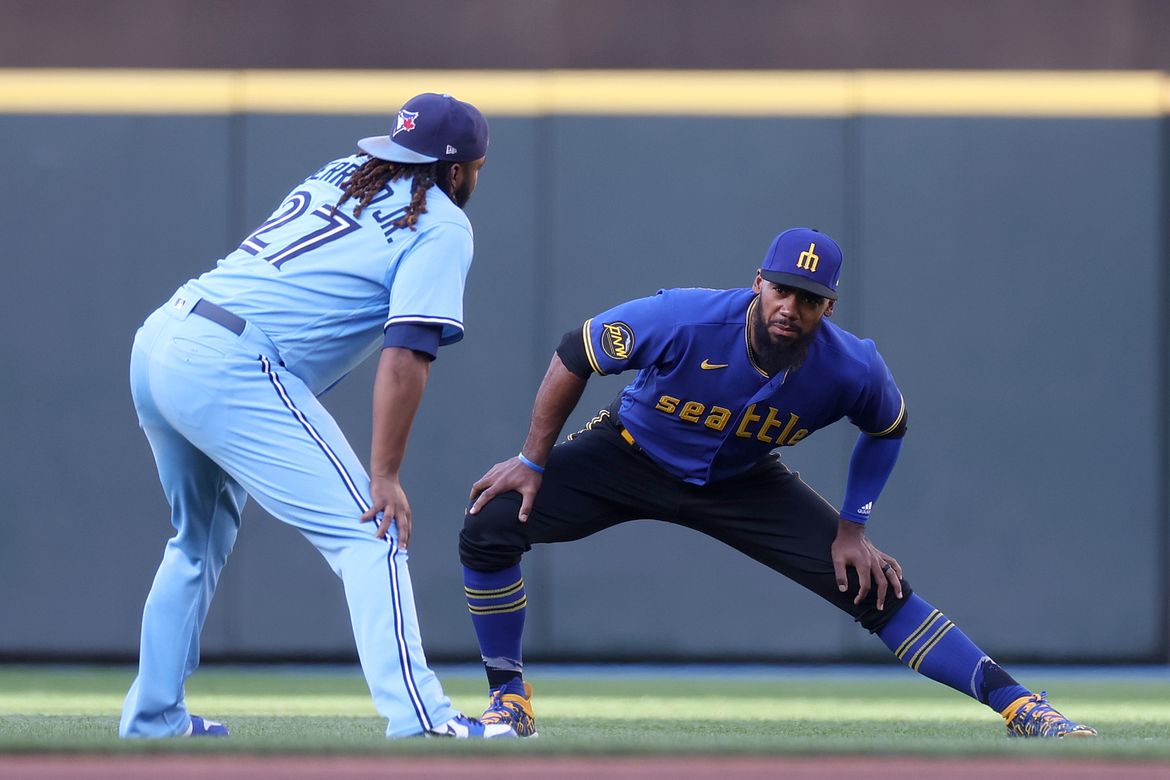 Teoscar Hernandez walks off old team as Mariners rally past Blue Jays