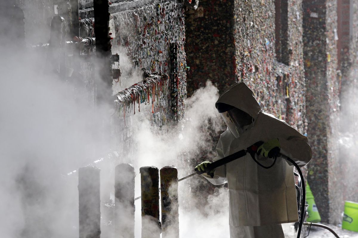 Bubble yuck: Crews melt chewed gum off famed Seattle wall | The ...