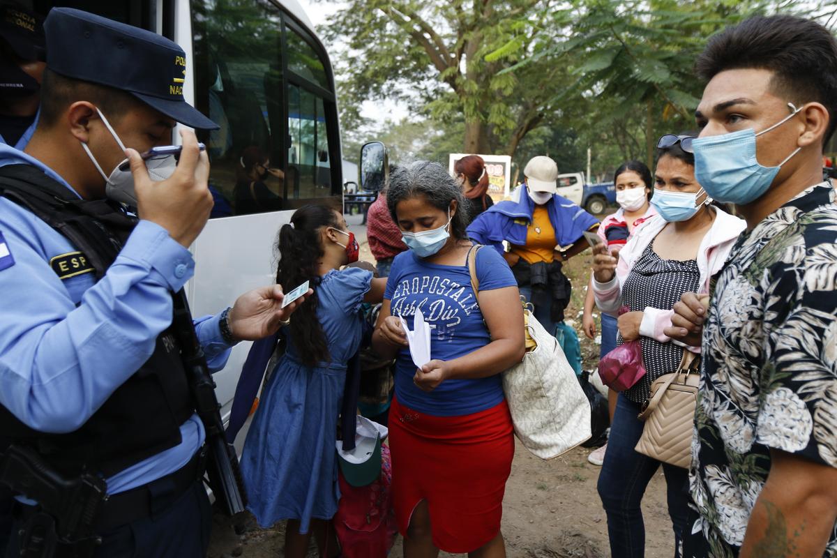 Migrant caravan is on the move in Honduras - Jan. 15, 2021 | The ...