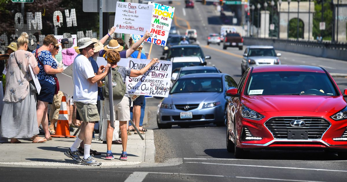 Protesters target GOP backlash to Russia probe at Devin Nunes ...