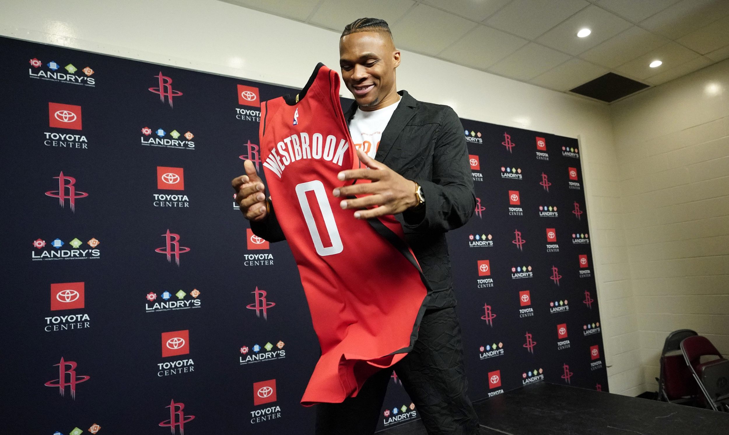 Russell Westbrook all smiles in introduction with Rockets | The ...