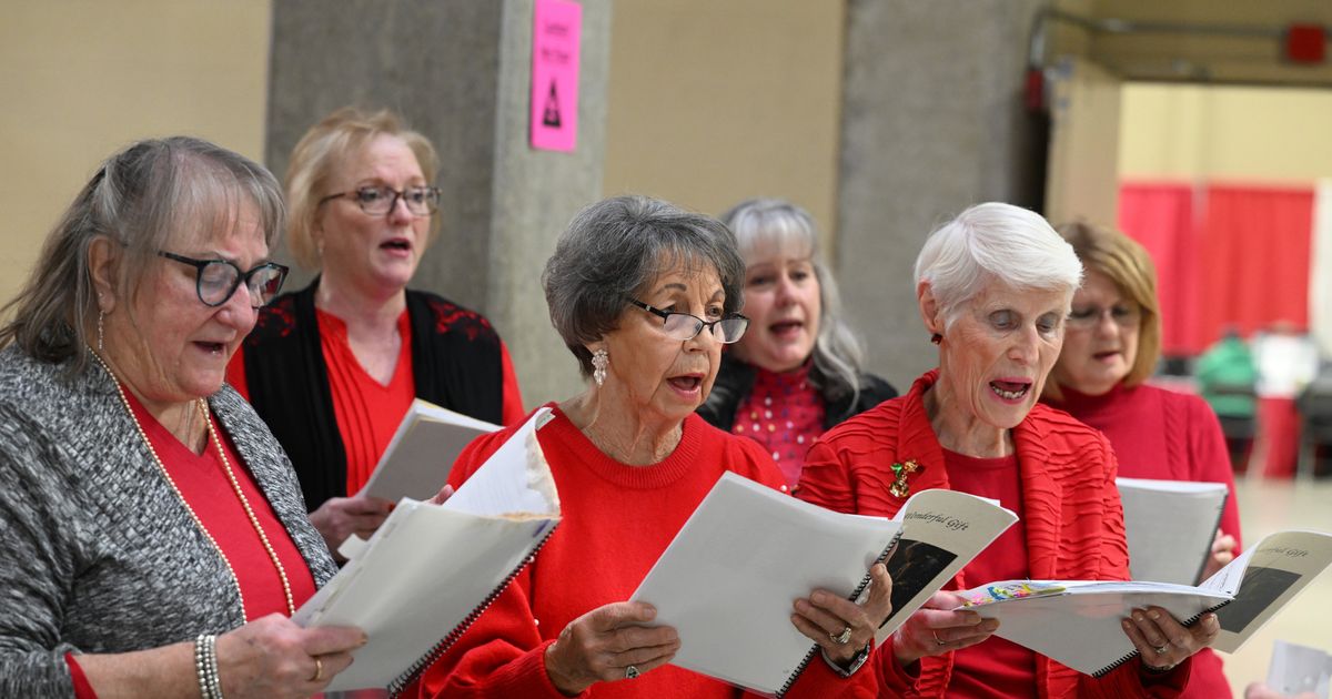 'They sound like angels': Community choir sings at the Christmas Bureau