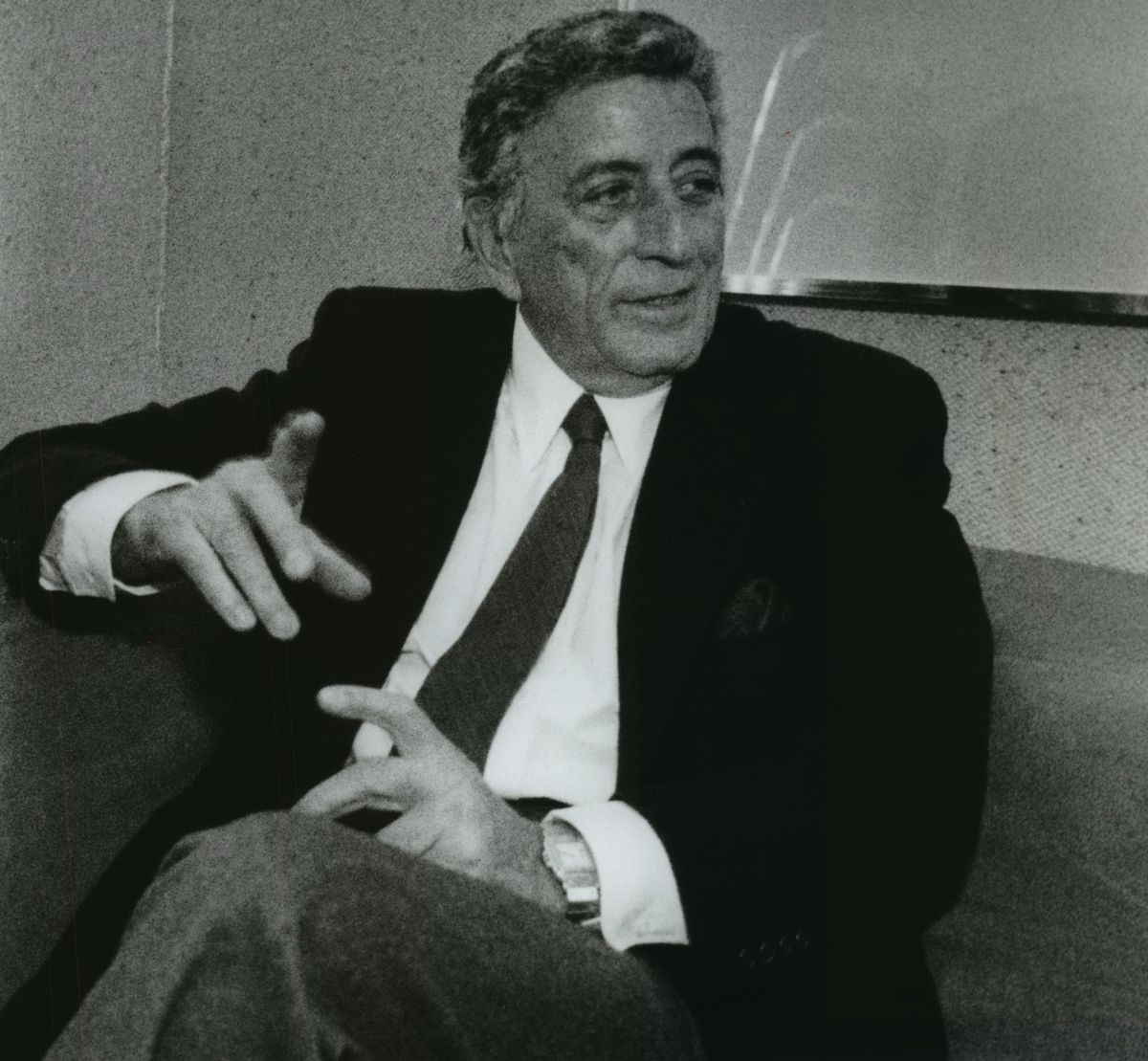 Tony Bennett, champion of the Great American Songbook, is dead at 96 ...