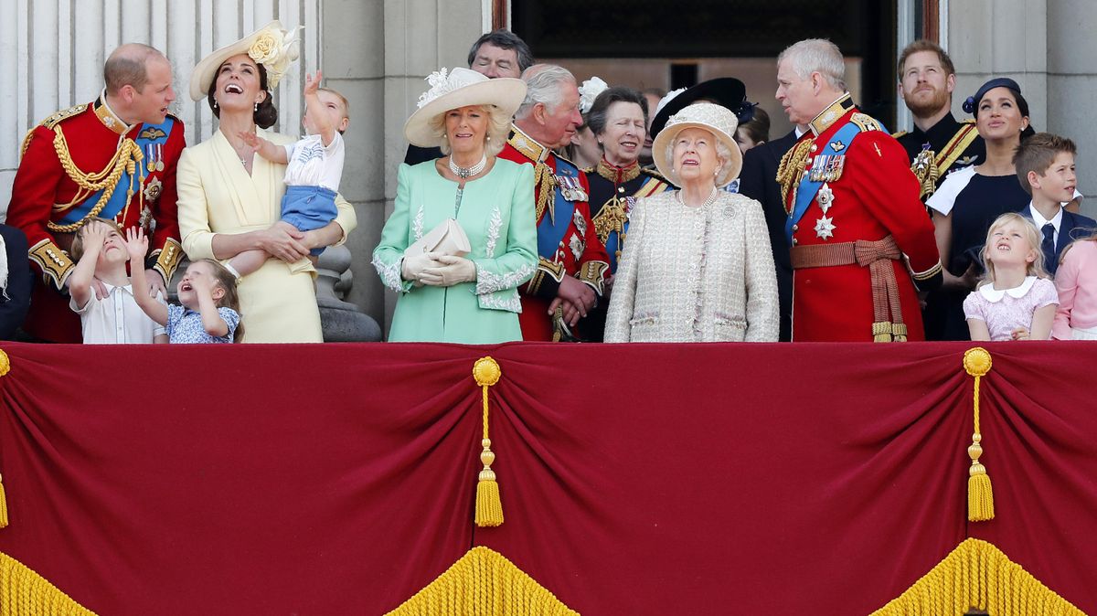 Pomp, parade marks Queen Elizabeth II’s official birthday | The ...