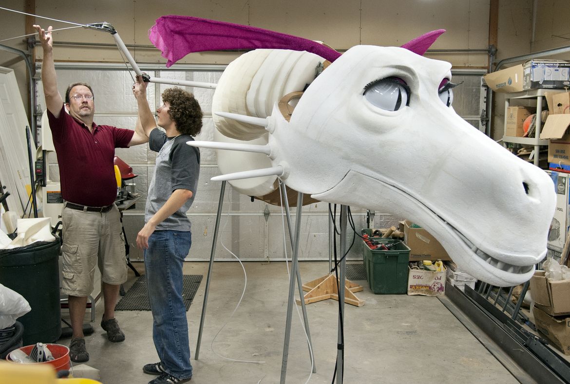 Volunteers build dragon for U-Hi’s ‘Shrek’ | The Spokesman-Review