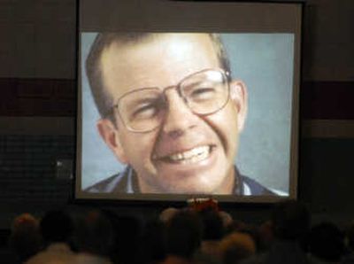 Hundreds attend memorial for Billy Rae