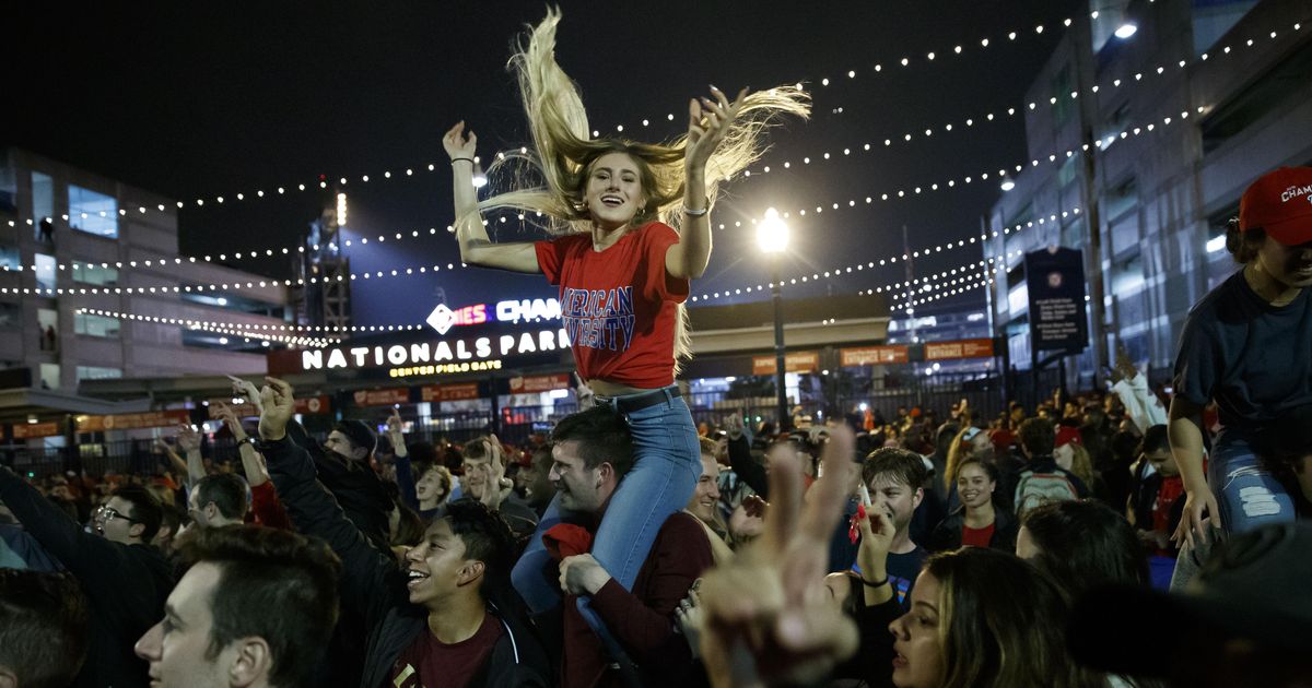Washington Nationals fans celebrate win – without climbing the light ...