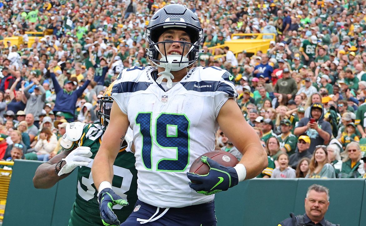 Seahawks finish paring down roster to 53, keep fan favorite WR Jake Bobo