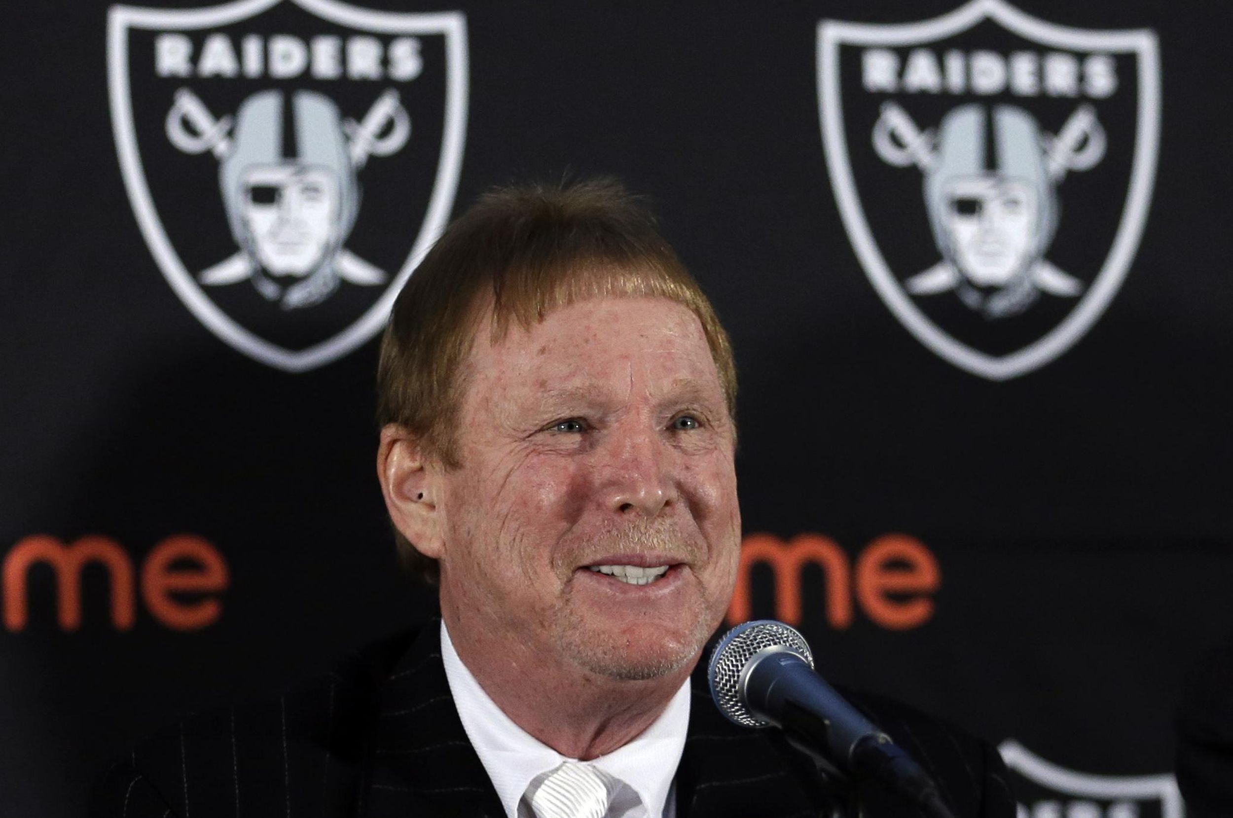 Oakland Raiders owner wants to move team to Las Vegas