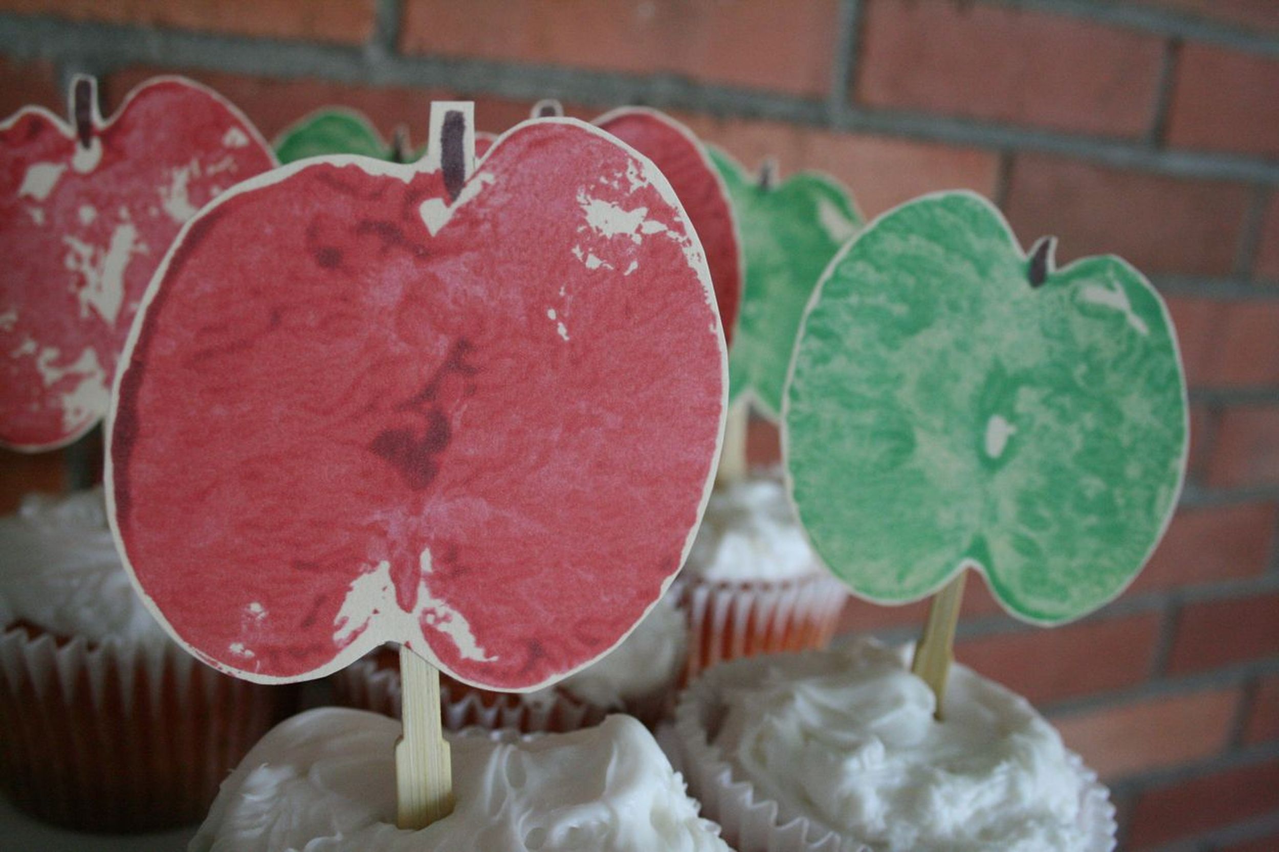 Apple-Print Cupcake Toppers - Aug. 29, 2010 | The Spokesman-Review