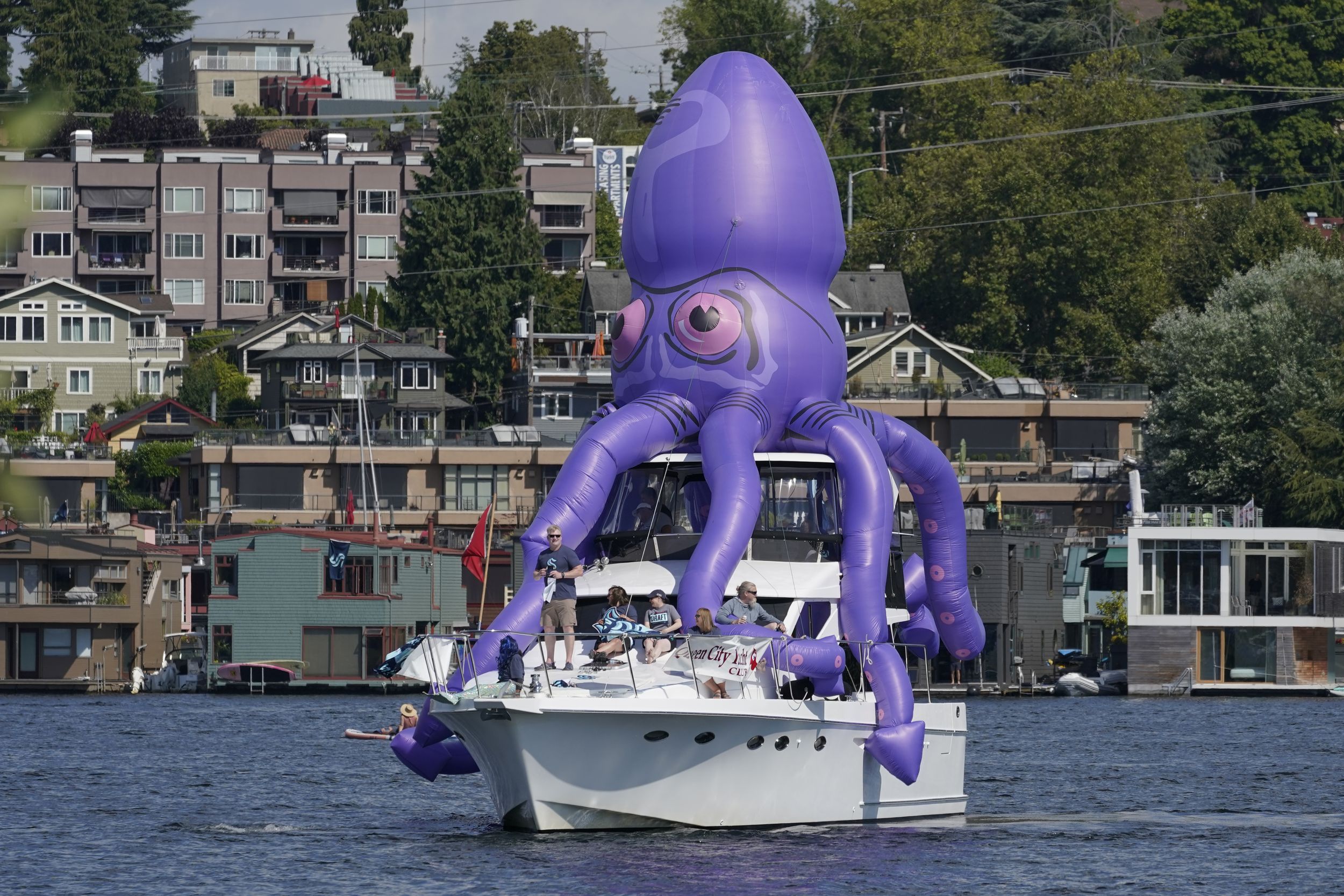 Kraken fans remember Seattle’s NHL past, and welcome its present and ...
