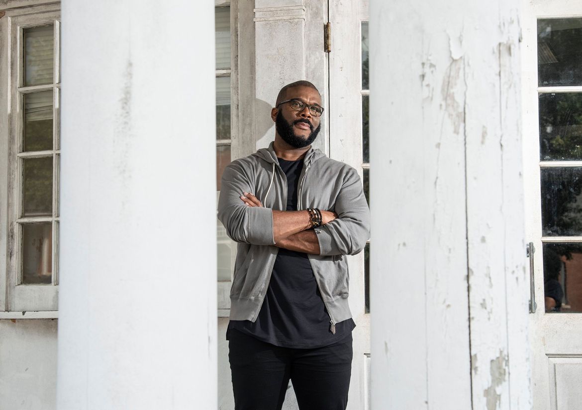 Tyler Perry, fearful of AI advances, halts $800 million Atlanta film ...
