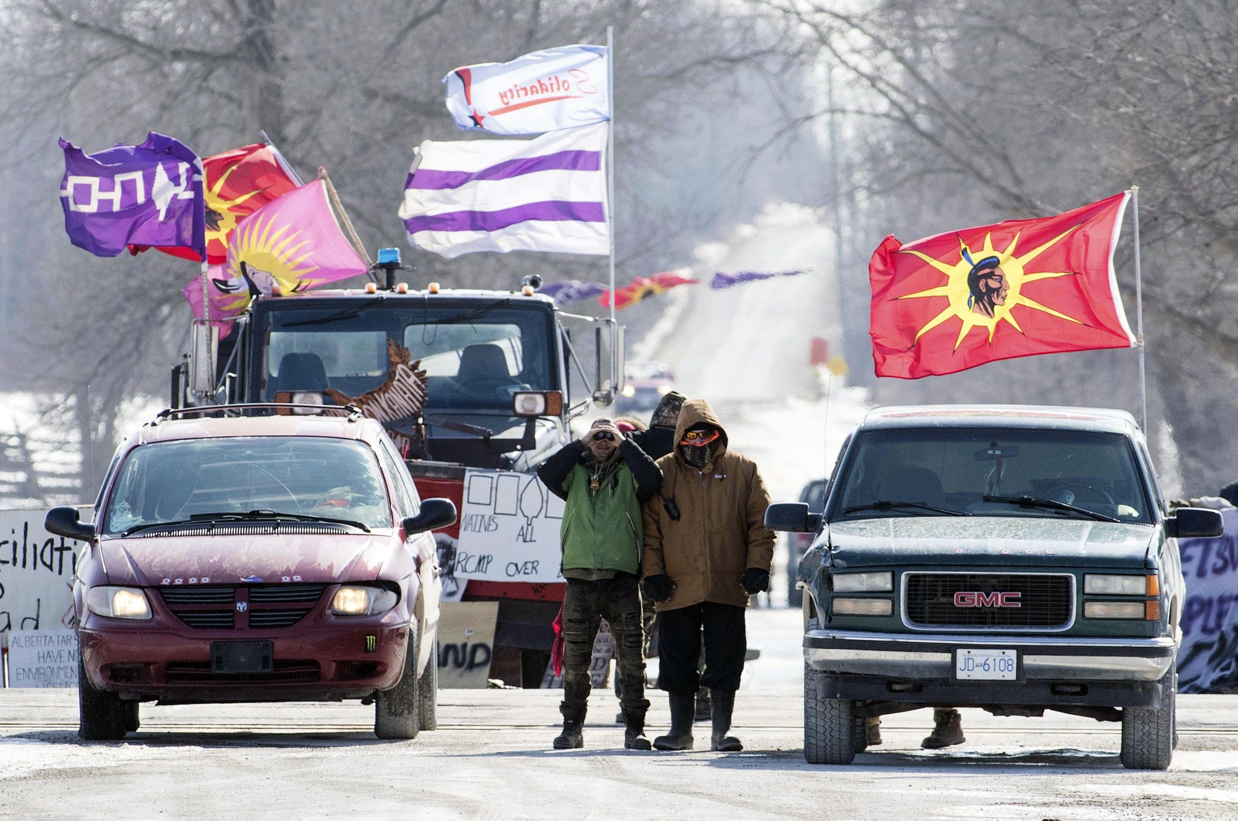 Canadian police move to clear indigenous protest in Ontario