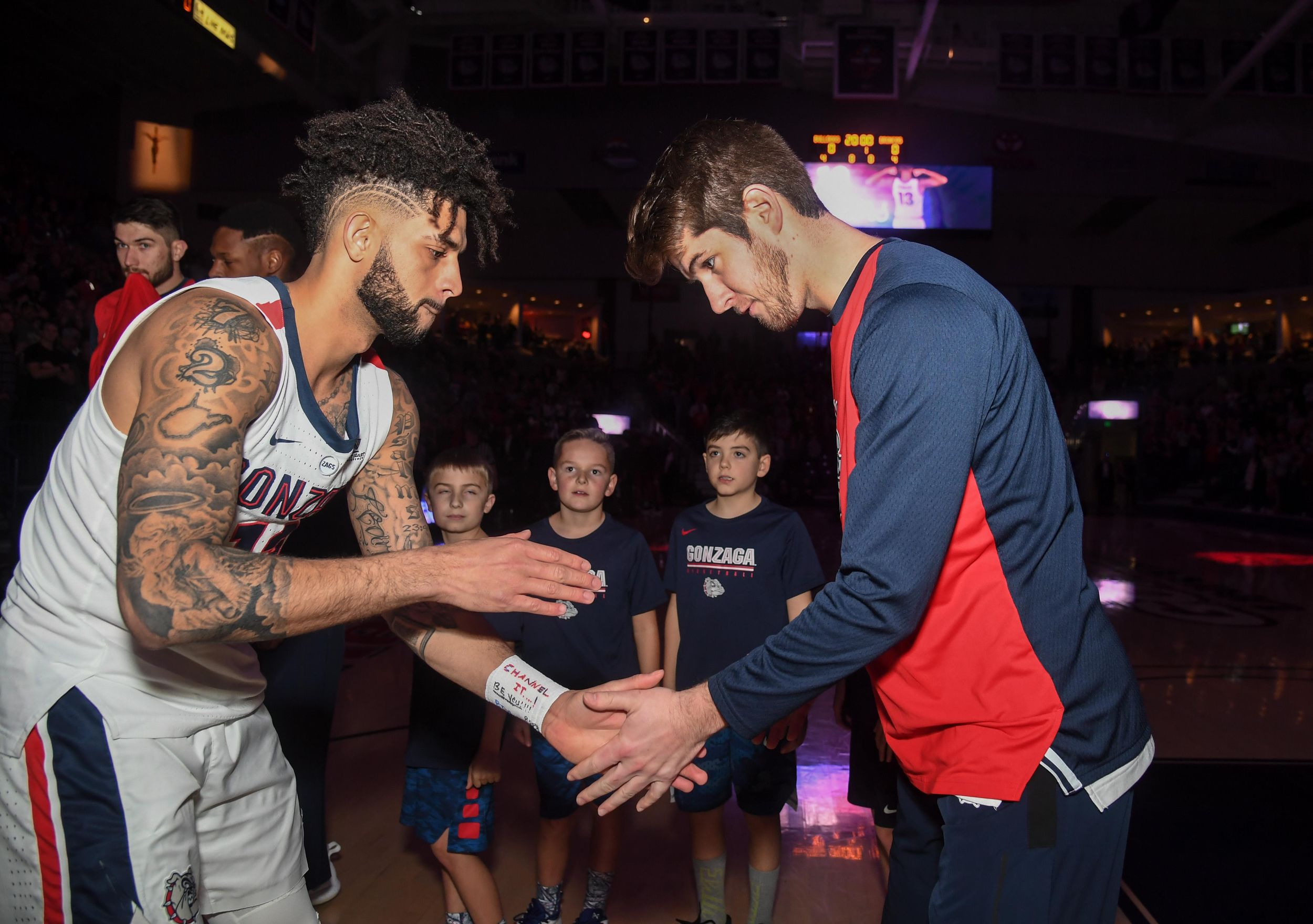 Art of the handshake: Gonzaga’s Jack Beach gets teammates fired up ...