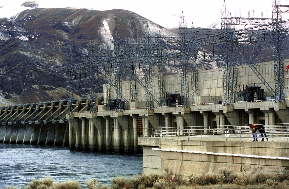 6 workers injured in explosion at Columbia River dam