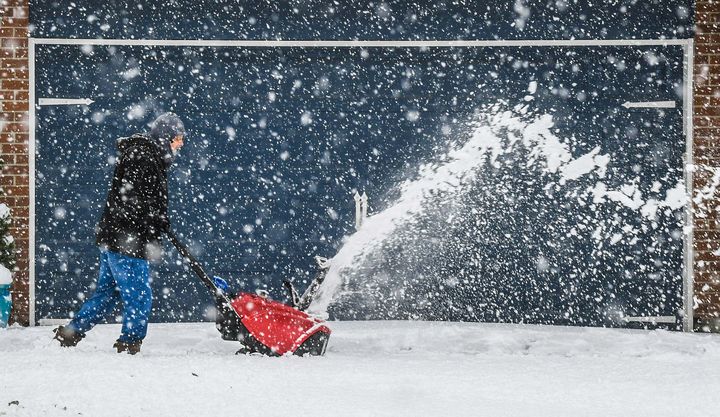 Light snow? Heavy snow? Arctic winds? Weather service predicts big ...