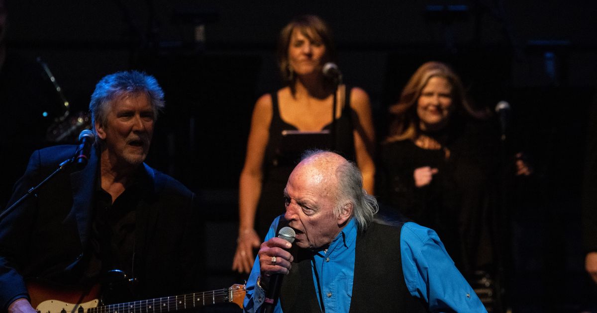 Peter Rivera returns for another show with student orchestra