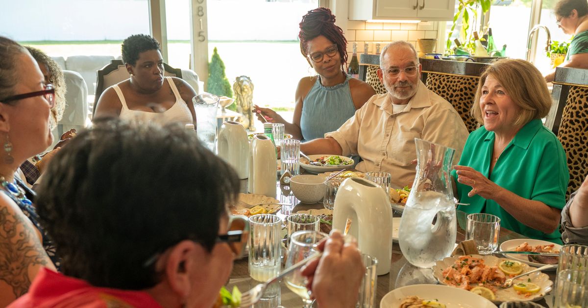 Over the dinner table, Kiantha Duncan works to see the person behind ...