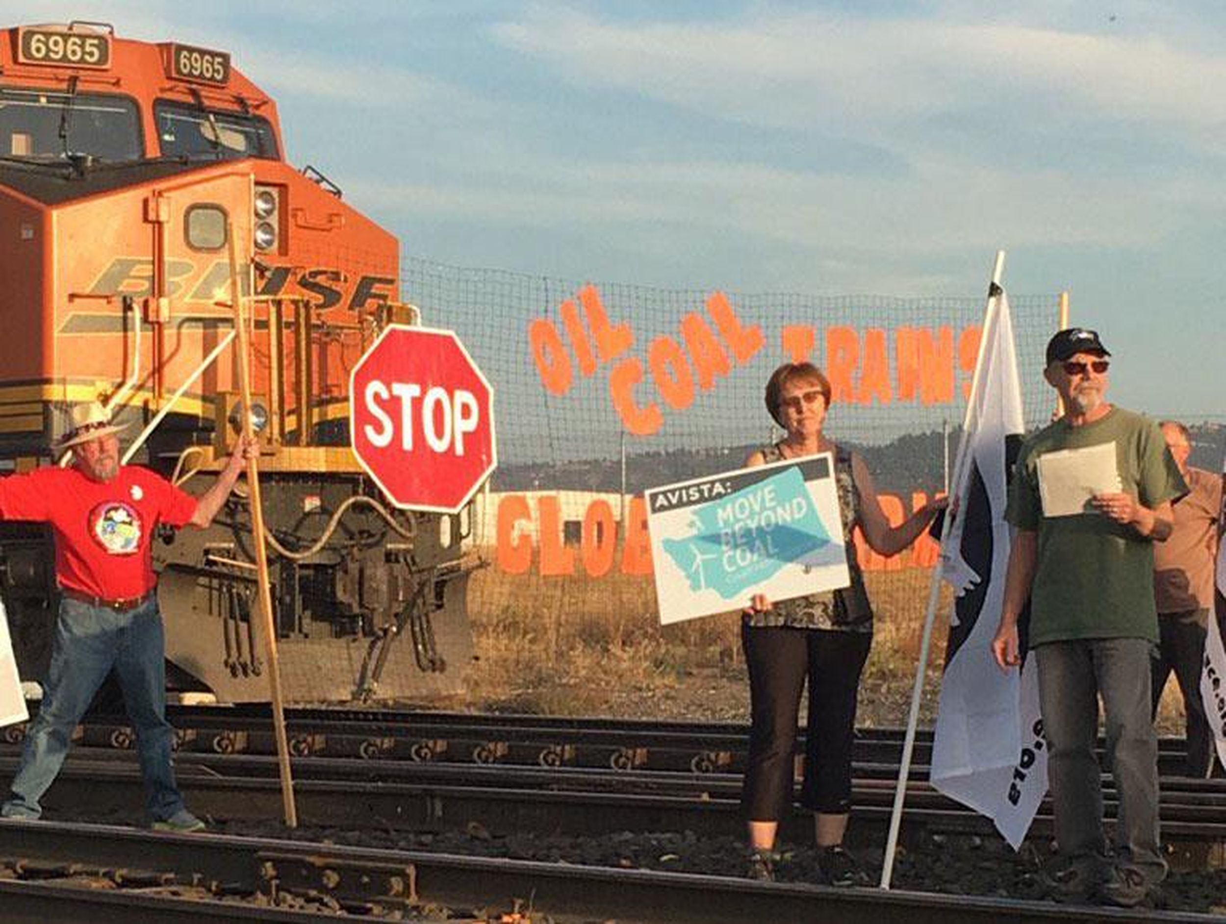 Oil and coal train protest shuts down BNSF tracks in Spokane