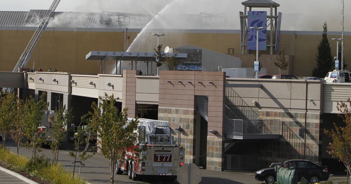 Upscale regional mall burns after standoff