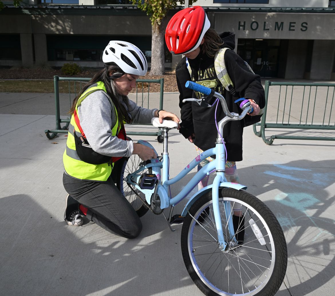 All aboard Holmes Elementary's 'bike bus,' - Oct. 4, 2024 | The ...