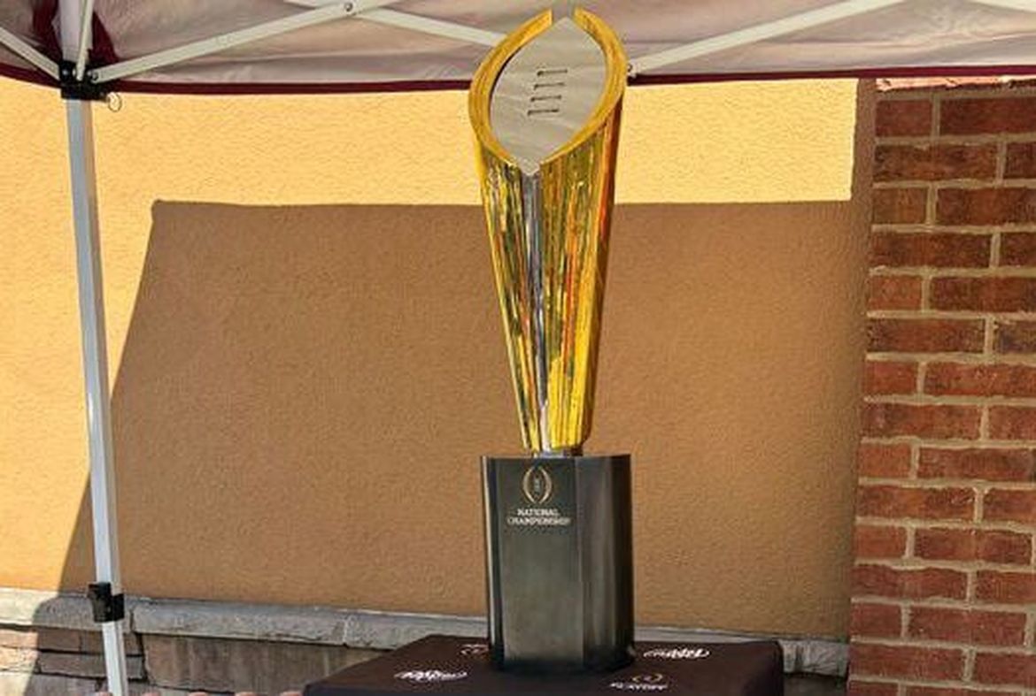 CFP format change: 5 conference champions and 7 at large selections